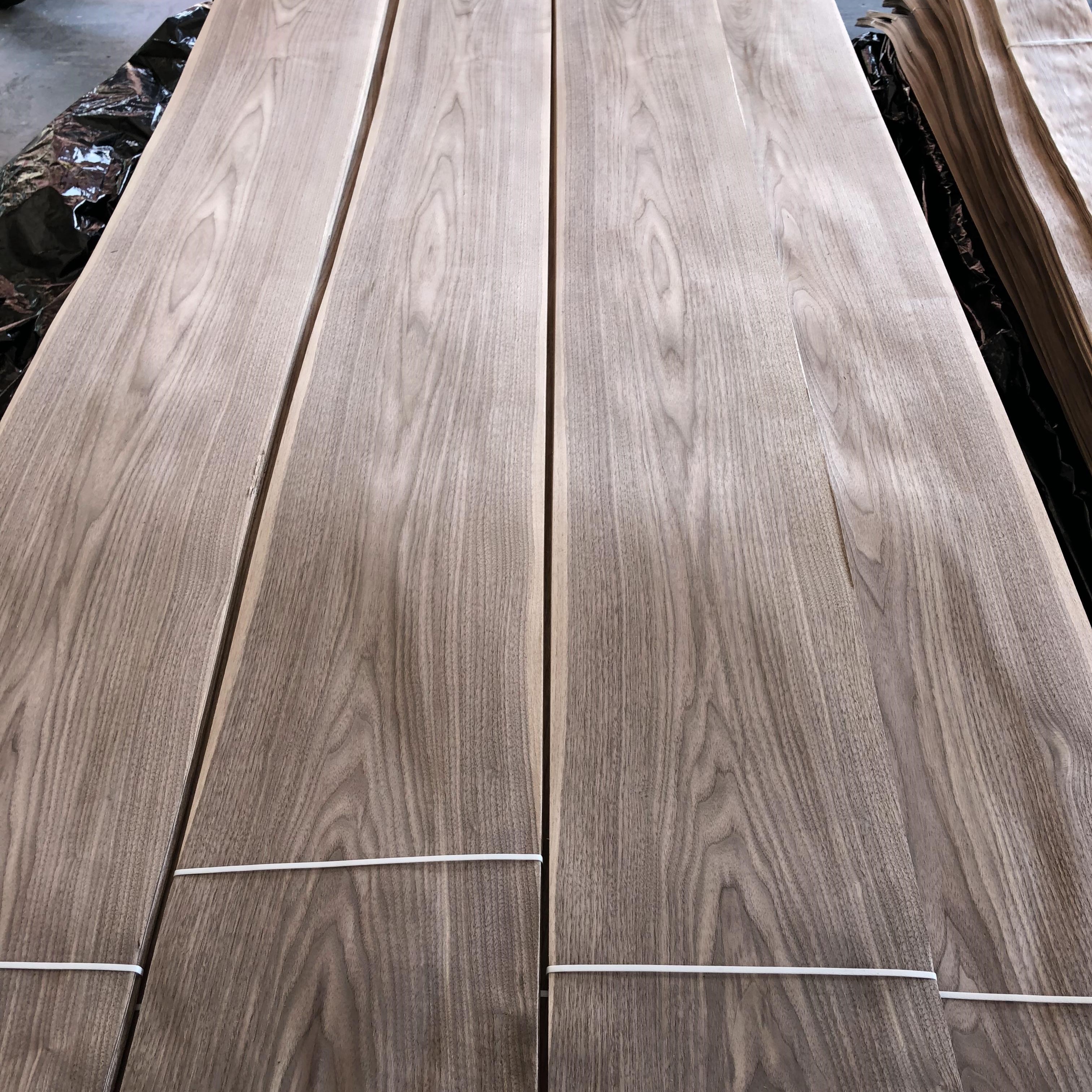 Factory AA Walnut Wood Veneer Mountain/Straight Grain Walnut Veneer ...