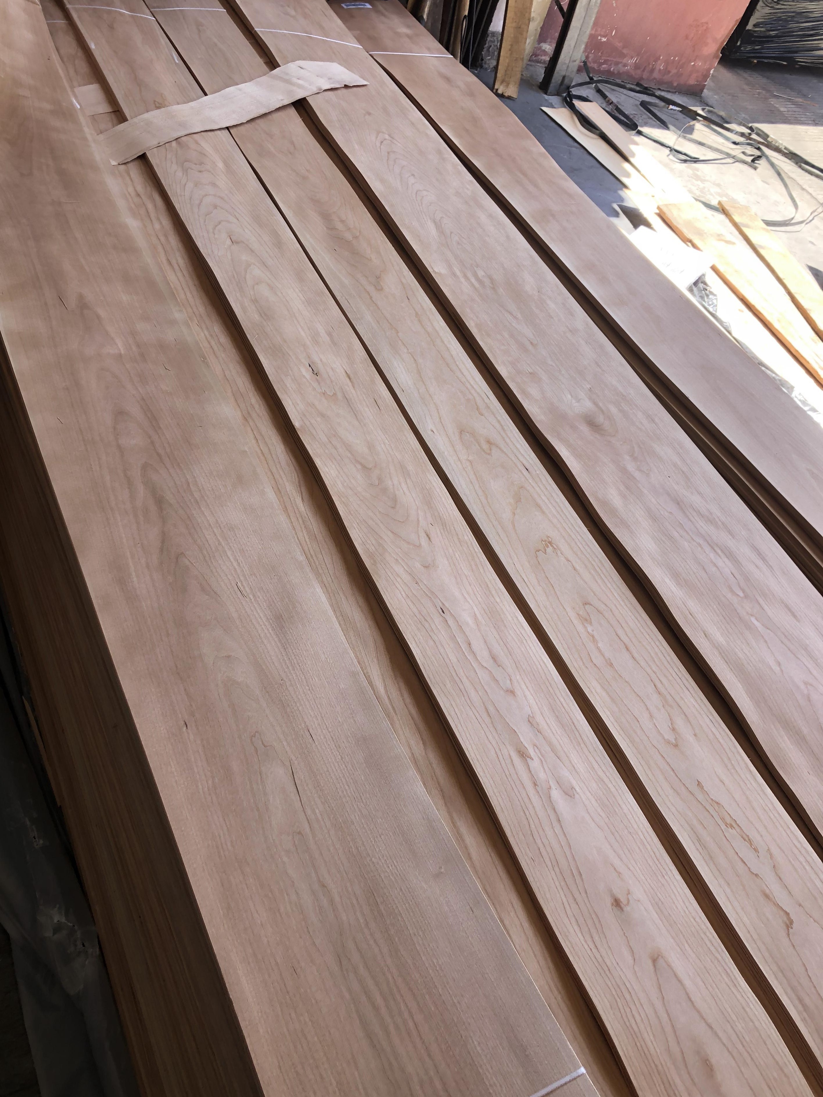 Smooth Real Wood Veneer with Uniform Pattern